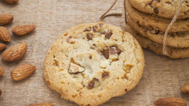 Recette : Cookies au chocolat et amandes effilées | Ferrandi Alumni ...